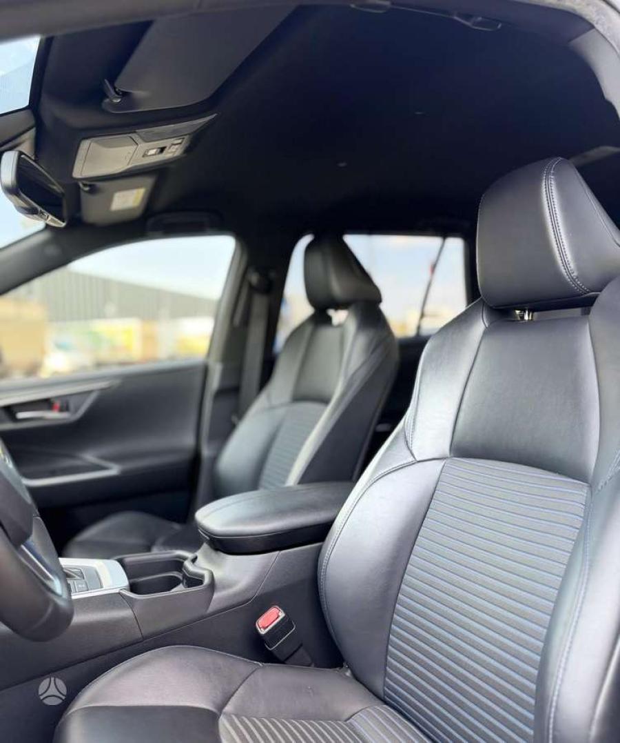Grey Toyota RAV4 2019 in Vilnius, with an engine capacity of 2.49 L and mileage of 210 thousand km for 22500 €, photo 20 on AUTOMOTO.COM.LV