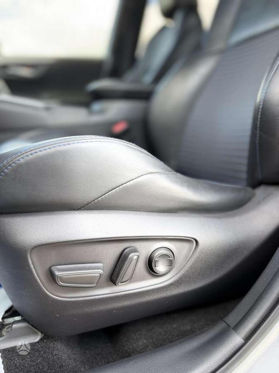 Grey Toyota RAV4 2019 in Vilnius, with an engine capacity of 2.49 L and mileage of 210 thousand km for 22500 €, photo 21 on AUTOMOTO.COM.LV