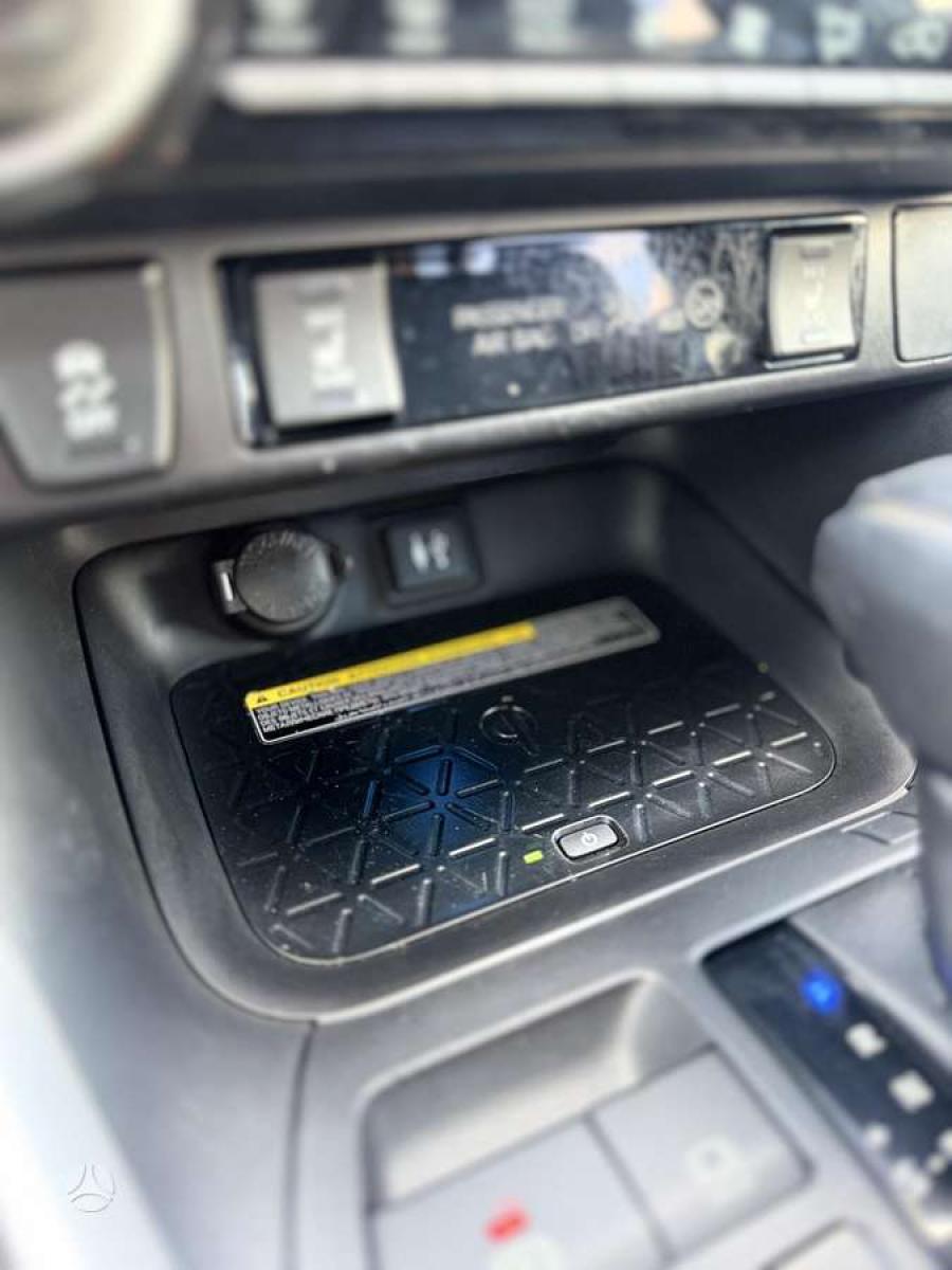 Grey Toyota RAV4 2019 in Vilnius, with an engine capacity of 2.49 L and mileage of 210 thousand km for 22500 €, photo 23 on AUTOMOTO.COM.LV