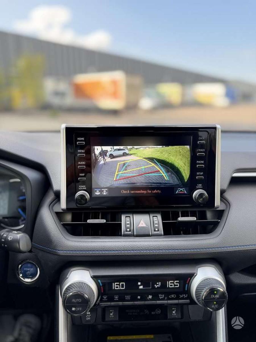 Grey Toyota RAV4 2019 in Vilnius, with an engine capacity of 2.49 L and mileage of 210 thousand km for 22500 €, photo 24 on AUTOMOTO.COM.LV