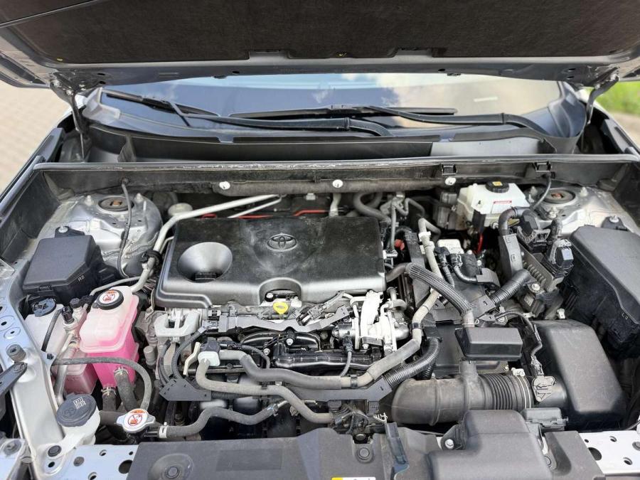 Grey Toyota RAV4 2019 in Vilnius, with an engine capacity of 2.49 L and mileage of 210 thousand km for 22500 €, photo 28 on AUTOMOTO.COM.LV