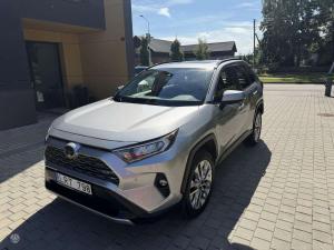 Pelēks Toyota RAV4 2019 Prienai, ar dzinēja tilpumu 2.49 L un nobraukumu 133 tūkst. km par 21200 €, foto  vietnē AUTOMOTO.COM.LV
