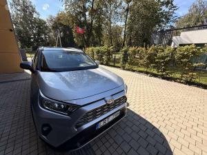Pelēks Toyota RAV4 2019 Prienai, ar dzinēja tilpumu 2.49 L un nobraukumu 133 tūkst. km par 21200 €, foto 3 vietnē AUTOMOTO.COM.LV