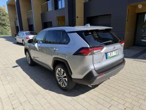Pelēks Toyota RAV4 2019 Prienai, ar dzinēja tilpumu 2.49 L un nobraukumu 133 tūkst. km par 21200 €, foto 5 vietnē AUTOMOTO.COM.LV