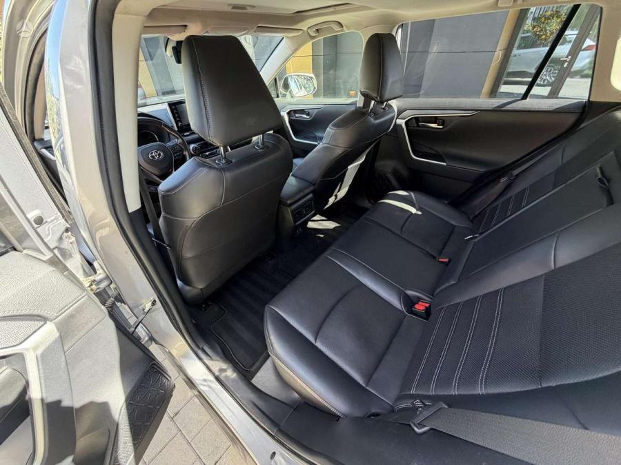Pelēks Toyota RAV4 2019 Prienai, ar dzinēja tilpumu 2.49 L un nobraukumu 133 tūkst. km par 21200 €, foto 8 vietnē AUTOMOTO.COM.LV
