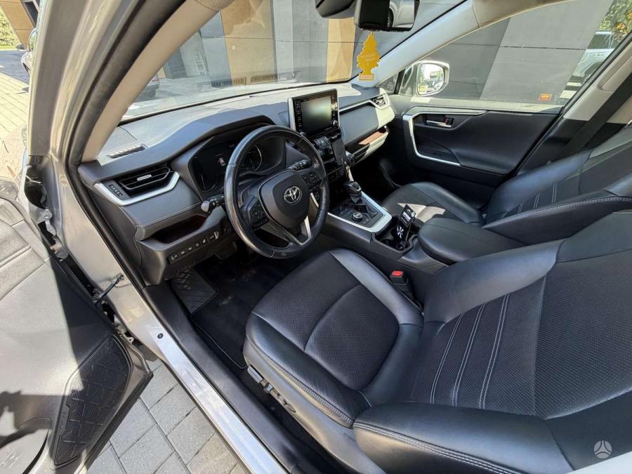 Grey Toyota RAV4 2019 in Prienai, with an engine capacity of 2.49 L and mileage of 133 thousand km for 21200 €, photo 16 on AUTOMOTO.COM.LV