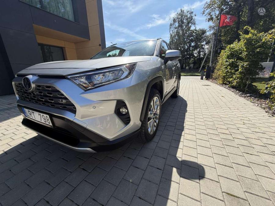 Grey Toyota RAV4 2019 in Prienai, with an engine capacity of 2.49 L and mileage of 133 thousand km for 21200 €, photo 17 on AUTOMOTO.COM.LV