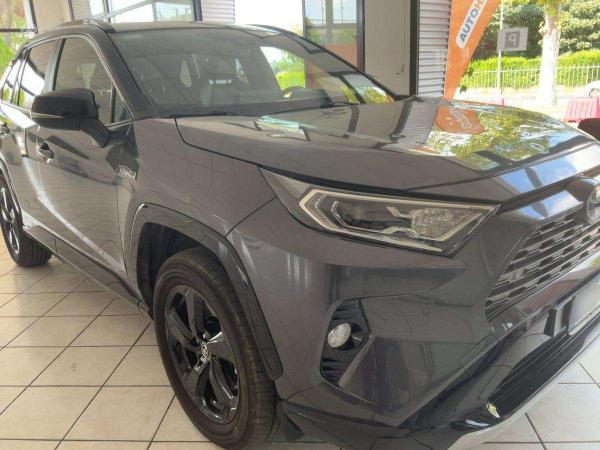 Pelēks Toyota RAV4 2019 Daugavpils, ar dzinēja tilpumu 2.49 L un nobraukumu 69 tūkst. km par 27950 €, foto 1 vietnē AUTOMOTO.COM.LV