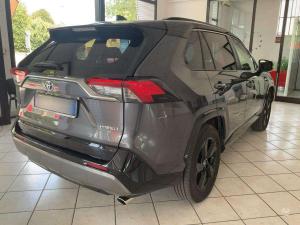 Grey Toyota RAV4 2019 in Daugavpils, with an engine capacity of 2.49 L and mileage of 69 thousand km for 27950 €, photo 5 on AUTOMOTO.COM.LV