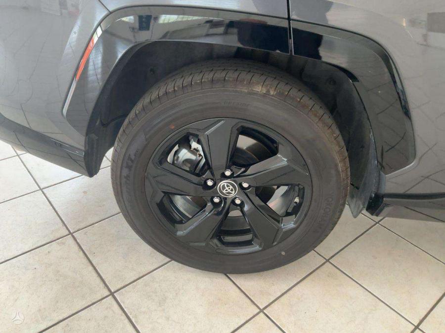 Grey Toyota RAV4 2019 in Daugavpils, with an engine capacity of 2.49 L and mileage of 69 thousand km for 27950 €, photo 9 on AUTOMOTO.COM.LV