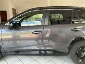 Grey Toyota RAV4 2019 in Daugavpils, with an engine capacity of 2.49 L and mileage of 69 thousand km for 27950 €, photo 10 on AUTOMOTO.COM.LV