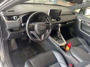 Grey Toyota RAV4 2019 in Daugavpils, with an engine capacity of 2.49 L and mileage of 69 thousand km for 27950 €, photo 15 on AUTOMOTO.COM.LV
