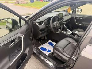 Grey Toyota RAV4 2019 in Vilnius, with an engine capacity of 2.49 L and mileage of 100 thousand km for 27650 €, photo 12 on AUTOMOTO.COM.LV