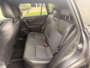 Grey Toyota RAV4 2019 in Vilnius, with an engine capacity of 2.49 L and mileage of 100 thousand km for 27650 €, photo 14 on AUTOMOTO.COM.LV