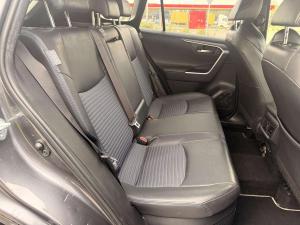 Grey Toyota RAV4 2019 in Vilnius, with an engine capacity of 2.49 L and mileage of 100 thousand km for 27650 €, photo 17 on AUTOMOTO.COM.LV
