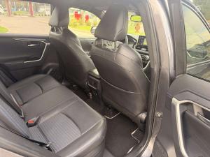 Grey Toyota RAV4 2019 in Vilnius, with an engine capacity of 2.49 L and mileage of 100 thousand km for 27650 €, photo 18 on AUTOMOTO.COM.LV