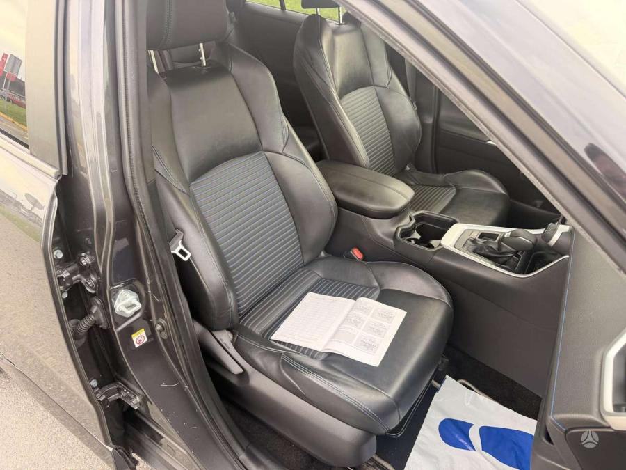 Grey Toyota RAV4 2019 in Vilnius, with an engine capacity of 2.49 L and mileage of 100 thousand km for 27650 €, photo 21 on AUTOMOTO.COM.LV