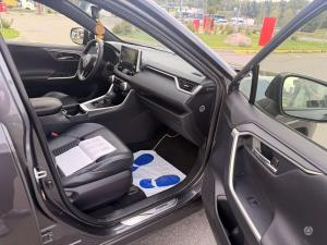 Grey Toyota RAV4 2019 in Vilnius, with an engine capacity of 2.49 L and mileage of 100 thousand km for 27650 €, photo 22 on AUTOMOTO.COM.LV