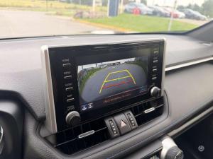 Grey Toyota RAV4 2019 in Vilnius, with an engine capacity of 2.49 L and mileage of 100 thousand km for 27650 €, photo 26 on AUTOMOTO.COM.LV