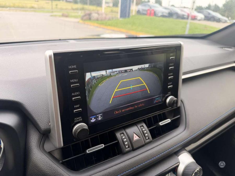 Grey Toyota RAV4 2019 in Vilnius, with an engine capacity of 2.49 L and mileage of 100 thousand km for 27650 €, photo 26 on AUTOMOTO.COM.LV