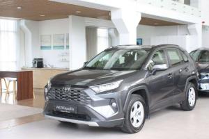Pelēks Toyota RAV4 2019 Viļņa, ar dzinēja tilpumu 1.99 L un nobraukumu 135 tūkst. km par 22500 €, foto  vietnē AUTOMOTO.COM.LV