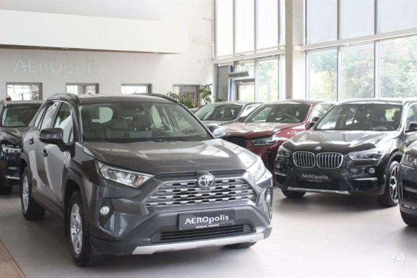 Тойота РАВ 4 2019 в Вильнюс на AUTOMOTO.COM.LV Серый Тойота РАВ 4 2019 в Вильнюс, объемом двигателя 1.99 л и пробегом 135 тыс. км за 22500 €, фото 4 на AUTOMOTO.COM.LV