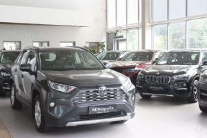 Pelēks Toyota RAV4 2019 Viļņa, ar dzinēja tilpumu 1.99 L un nobraukumu 135 tūkst. km par 22500 €, foto 4 vietnē AUTOMOTO.COM.LV