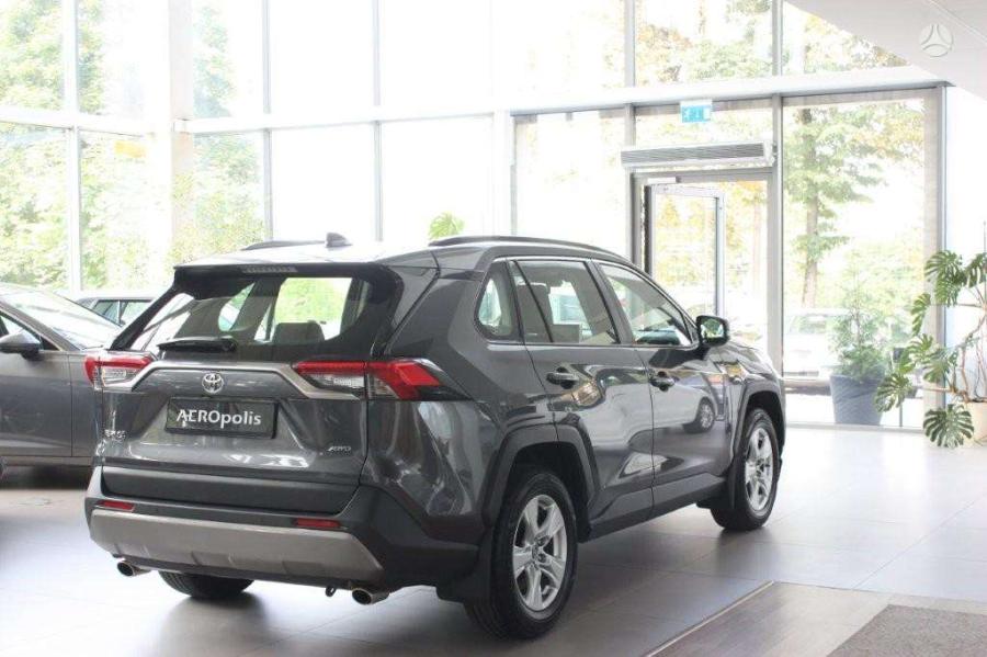 Pelēks Toyota RAV4 2019 Viļņa, ar dzinēja tilpumu 1.99 L un nobraukumu 135 tūkst. km par 22500 €, foto 5 vietnē AUTOMOTO.COM.LV