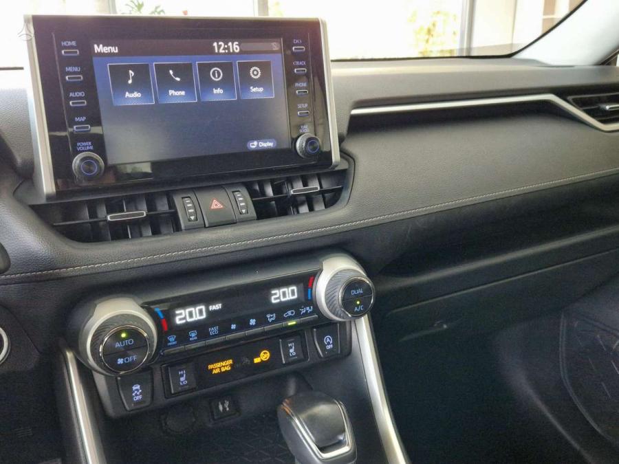 Pelēks Toyota RAV4 2019 Viļņa, ar dzinēja tilpumu 1.99 L un nobraukumu 135 tūkst. km par 22500 €, foto 17 vietnē AUTOMOTO.COM.LV