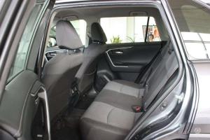 Pelēks Toyota RAV4 2019 Viļņa, ar dzinēja tilpumu 1.99 L un nobraukumu 135 tūkst. km par 22500 €, foto 24 vietnē AUTOMOTO.COM.LV