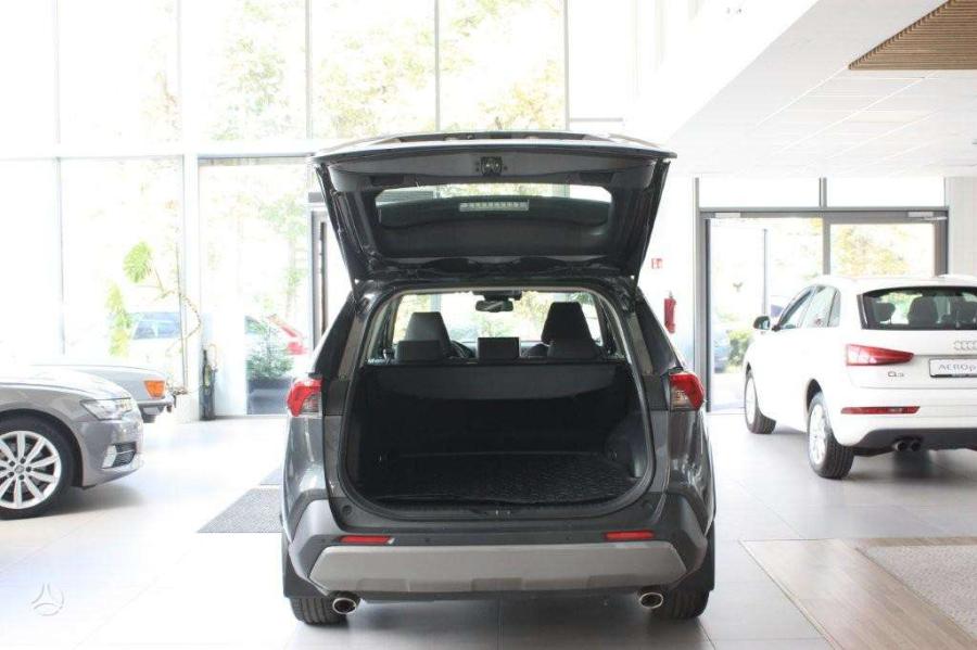 Pelēks Toyota RAV4 2019 Viļņa, ar dzinēja tilpumu 1.99 L un nobraukumu 135 tūkst. km par 22500 €, foto 25 vietnē AUTOMOTO.COM.LV