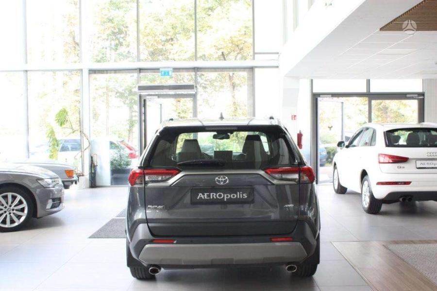 Pelēks Toyota RAV4 2019 Viļņa, ar dzinēja tilpumu 1.99 L un nobraukumu 135 tūkst. km par 22500 €, foto 26 vietnē AUTOMOTO.COM.LV