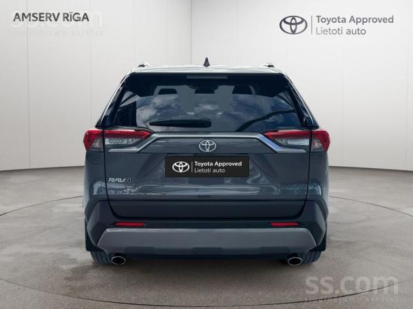 Grey Toyota RAV4 2019 in Riga, with an engine capacity of 2.00 L and mileage of 94 thousand km for 22900 €, photo 5 on AUTOMOTO.COM.LV