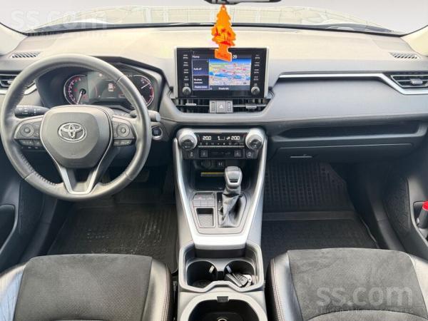 Grey Toyota RAV4 2019 in Riga, with an engine capacity of 2.00 L and mileage of 94 thousand km for 22900 €, photo 9 on AUTOMOTO.COM.LV