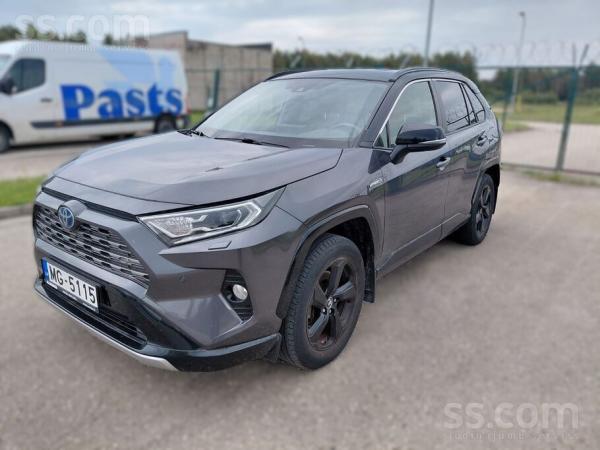 Тойота РАВ 4 2019 в Рига на AUTOMOTO.COM.LV Серый Тойота РАВ 4 2019 в Рига, объемом двигателя 2.50 л и пробегом 100 тыс. км за 25410 €, фото 3 на AUTOMOTO.COM.LV