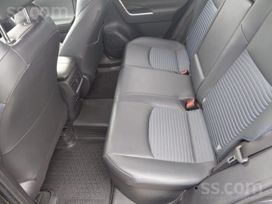 Pelēks Toyota RAV4 2019 Rīga, ar dzinēja tilpumu 2.50 L un nobraukumu 100 tūkst. km par 25410 €, foto 13 vietnē AUTOMOTO.COM.LV
