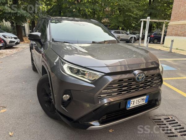 Grey Toyota RAV4 2019 in Daugavpils, with an engine capacity of 2.50 L and mileage of 207 thousand km for 21500 €, photo 3 on AUTOMOTO.COM.LV
