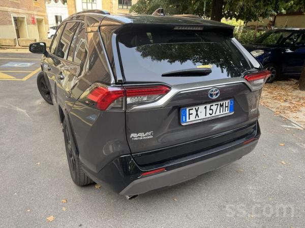 Grey Toyota RAV4 2019 in Daugavpils, with an engine capacity of 2.50 L and mileage of 207 thousand km for 21500 €, photo 4 on AUTOMOTO.COM.LV
