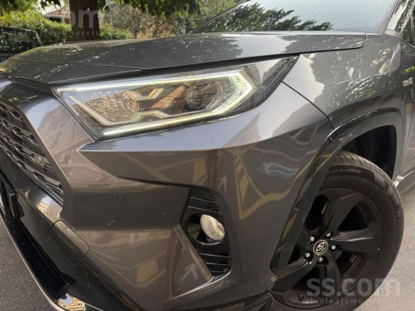 Grey Toyota RAV4 2019 in Daugavpils, with an engine capacity of 2.50 L and mileage of 207 thousand km for 21500 €, photo 5 on AUTOMOTO.COM.LV