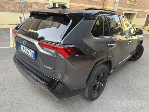 Grey Toyota RAV4 2019 in Daugavpils, with an engine capacity of 2.50 L and mileage of 207 thousand km for 21500 €, photo 6 on AUTOMOTO.COM.LV