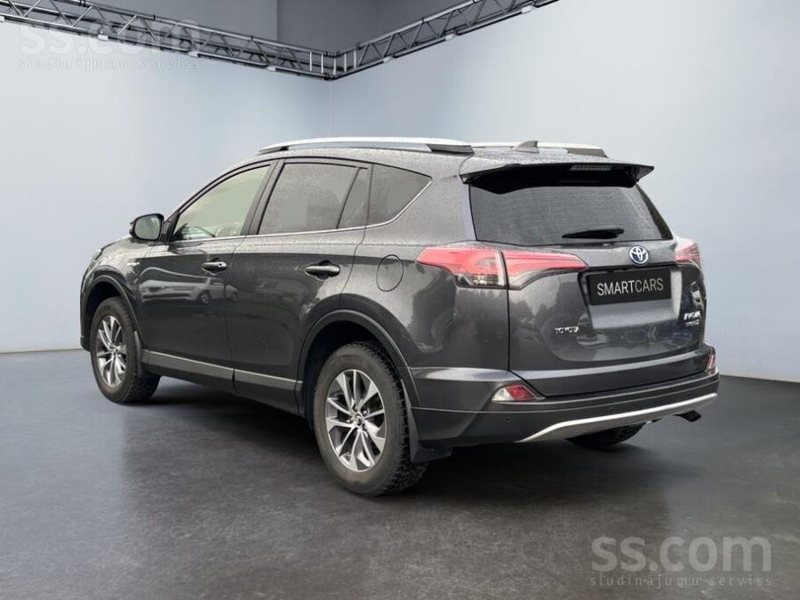Pelēks Toyota RAV4 2019 Rīga, ar dzinēja tilpumu 2.50 L un nobraukumu 128 tūkst. km par 19500 €, foto 4 vietnē AUTOMOTO.COM.LV