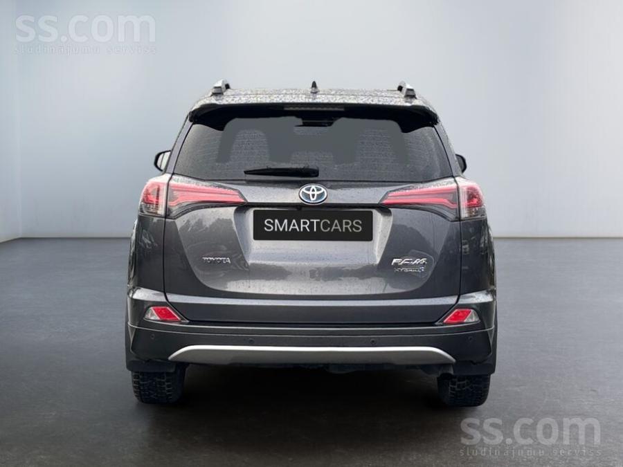 Pelēks Toyota RAV4 2019 Rīga, ar dzinēja tilpumu 2.50 L un nobraukumu 128 tūkst. km par 19500 €, foto 5 vietnē AUTOMOTO.COM.LV