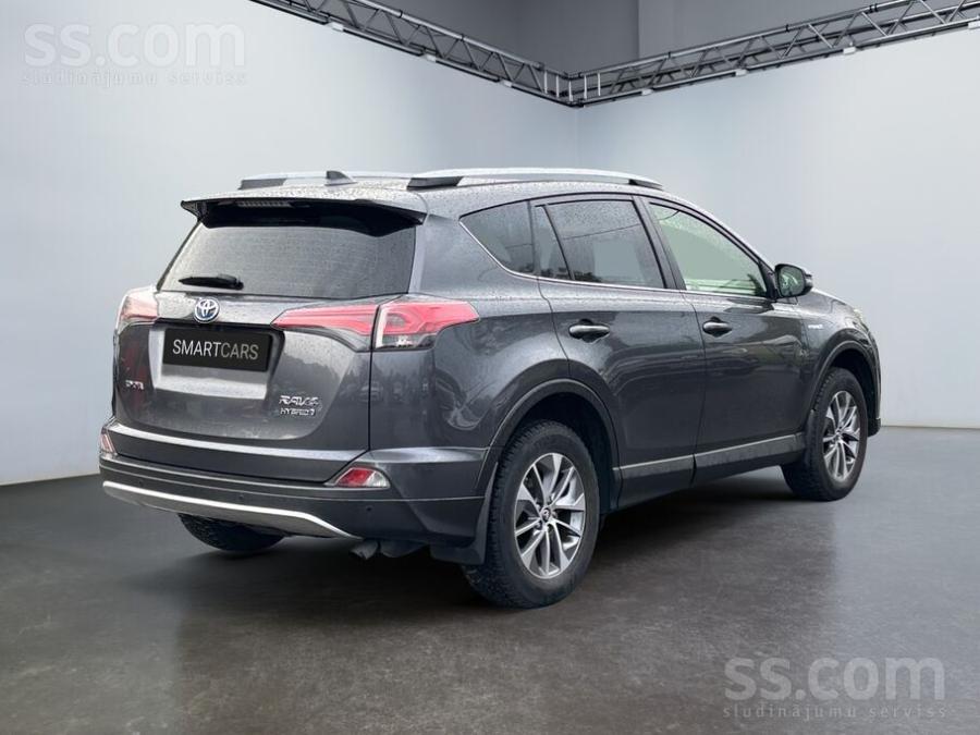 Pelēks Toyota RAV4 2019 Rīga, ar dzinēja tilpumu 2.50 L un nobraukumu 128 tūkst. km par 19500 €, foto 6 vietnē AUTOMOTO.COM.LV