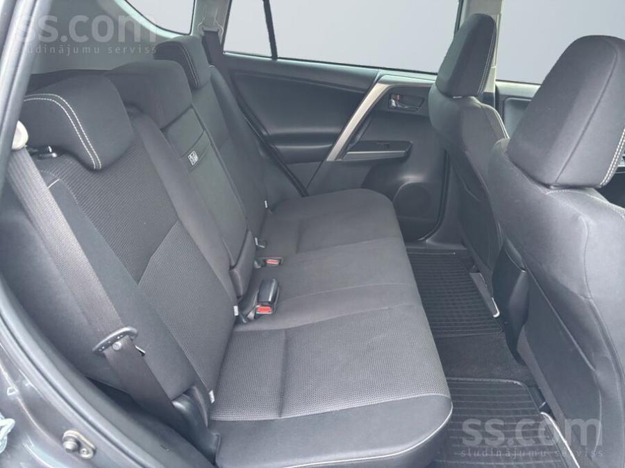 Pelēks Toyota RAV4 2019 Rīga, ar dzinēja tilpumu 2.50 L un nobraukumu 128 tūkst. km par 19500 €, foto 15 vietnē AUTOMOTO.COM.LV
