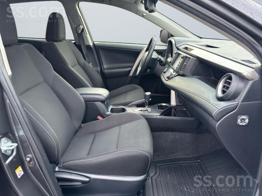 Pelēks Toyota RAV4 2019 Rīga, ar dzinēja tilpumu 2.50 L un nobraukumu 128 tūkst. km par 19500 €, foto 16 vietnē AUTOMOTO.COM.LV