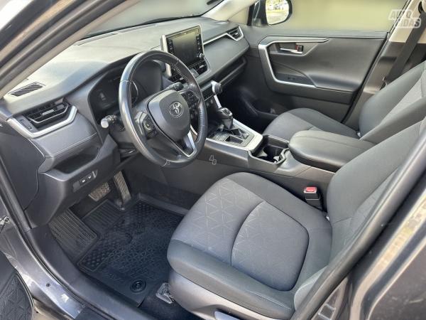 Toyota RAV4 2019 Klaipėda vietnē Pelēks Toyota RAV4 2019 Klaipėda, ar dzinēja tilpumu 2.00 L un nobraukumu 132 tūkst. km par 21900 €, foto 11 vietnē AUTOMOTO.COM.LV