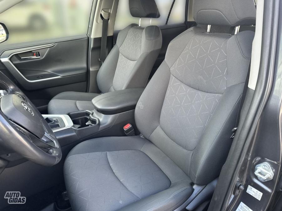 Pelēks Toyota RAV4 2019 Klaipėda, ar dzinēja tilpumu 2.00 L un nobraukumu 132 tūkst. km par 21900 €, foto 13 vietnē AUTOMOTO.COM.LV