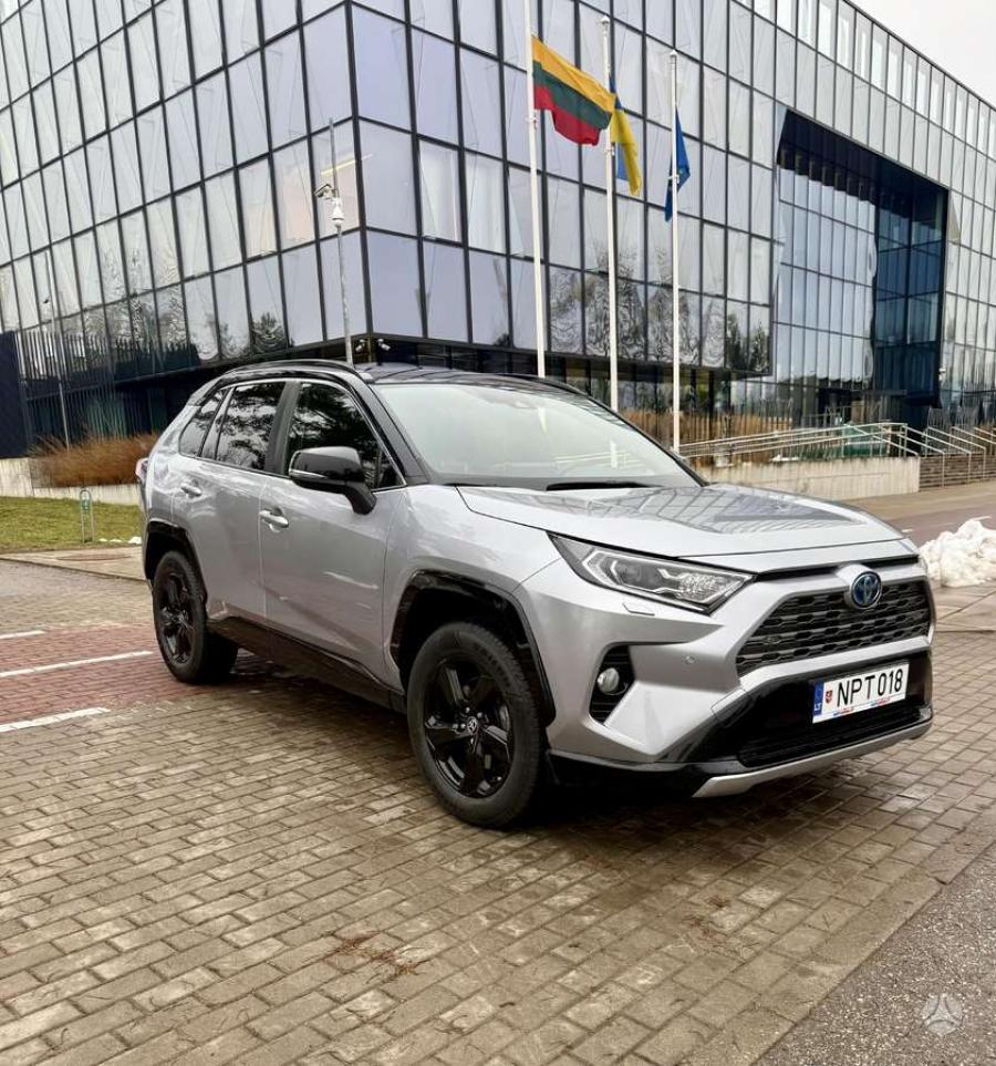 Pelēks Toyota RAV4 2020 Viļņa, ar dzinēja tilpumu 2.49 L un nobraukumu 252 tūkst. km par 22499 €, foto 1 vietnē AUTOMOTO.COM.LV