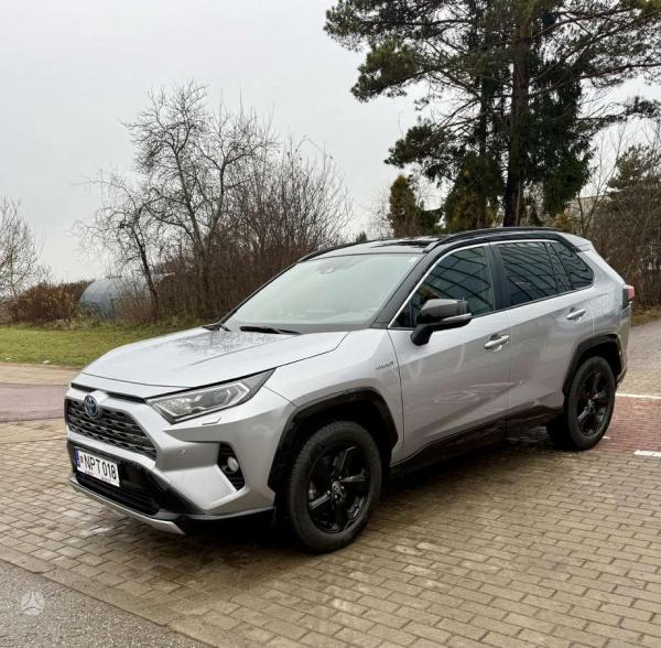 Pelēks Toyota RAV4 2020 Viļņa, ar dzinēja tilpumu 2.49 L un nobraukumu 252 tūkst. km par 22499 €, foto 2 vietnē AUTOMOTO.COM.LV