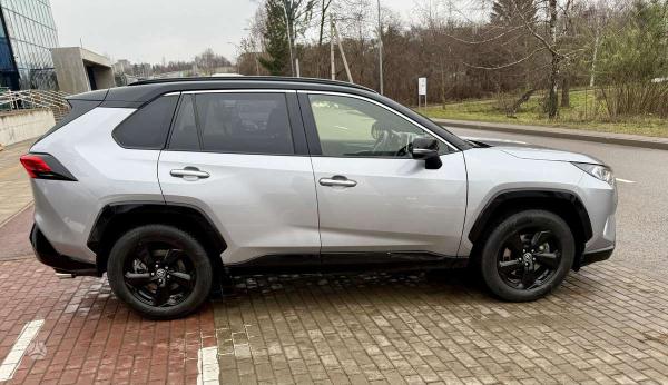 Pelēks Toyota RAV4 2020 Viļņa, ar dzinēja tilpumu 2.49 L un nobraukumu 252 tūkst. km par 22499 €, foto 4 vietnē AUTOMOTO.COM.LV